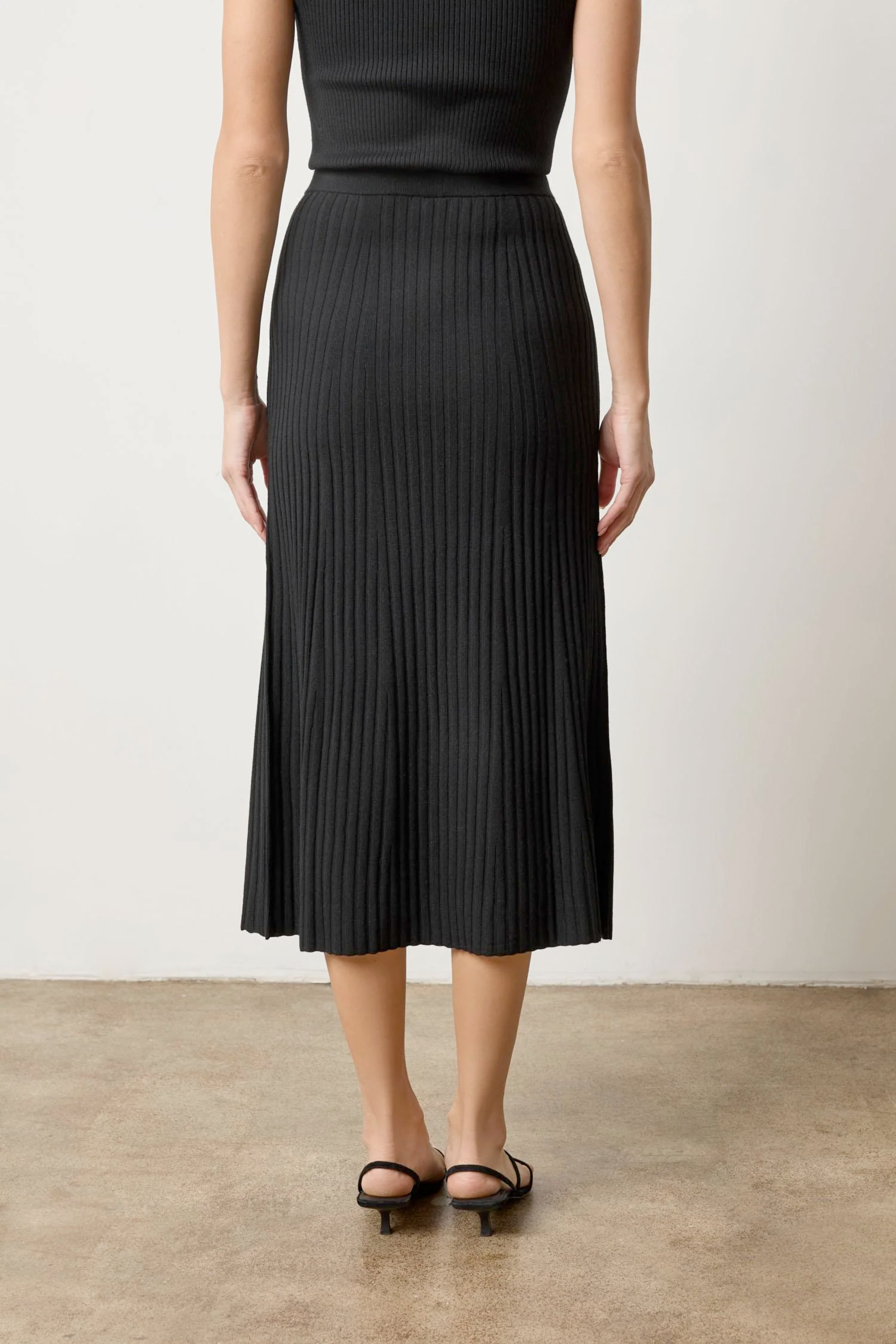 Straight Rib Skirt – Wrabyn